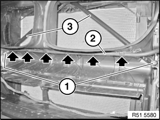 51 71 100 Replacing all cooling air routings for radiator