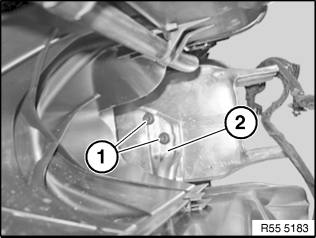 51 71 100 Replacing all cooling air routings for radiator