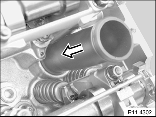 11 12 006 Removing and installing/sealing right cylinder head cover ...